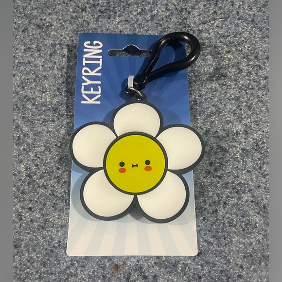 key ring | Other | Happy Cute Flower Key Ring White Black And Yellow ...